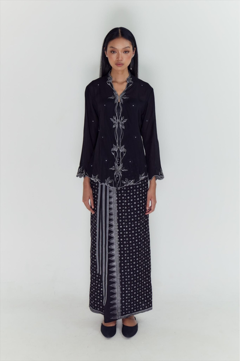Sukma Embroidery Kebaya